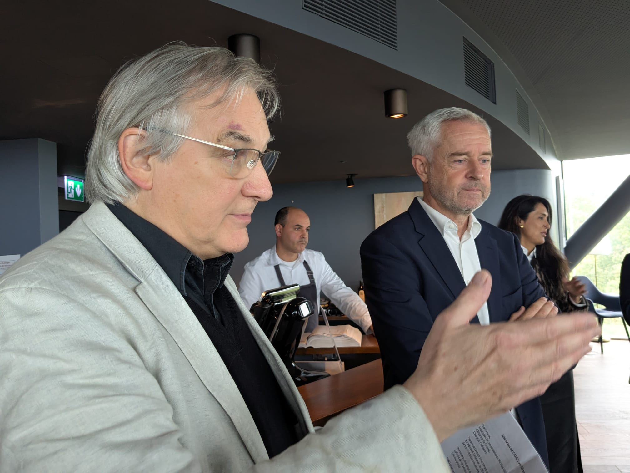 Menace sur l’accréditation des journalistes étrangers en Suisse | Voix ...
